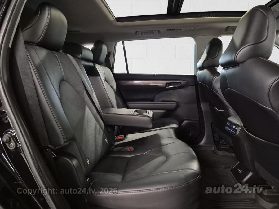 Melns Toyota Highlander 2022 Tallina, ar dzinēja tilpumu 2.50 L un nobraukumu 93 tūkst. km par 43990 €, foto 8 vietnē AUTOMOTO.COM.LV