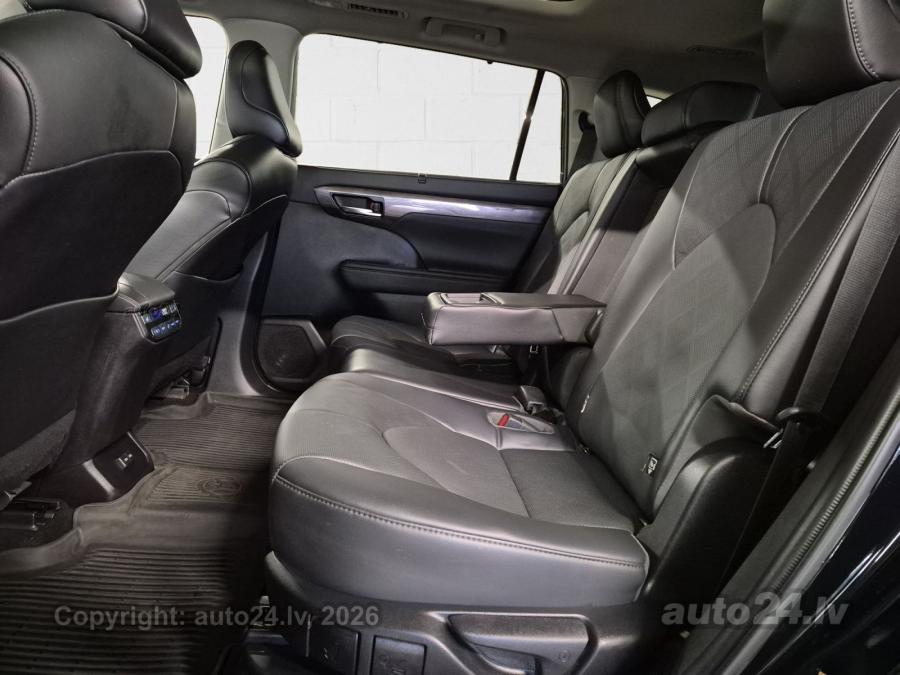 Melns Toyota Highlander 2022 Tallina, ar dzinēja tilpumu 2.50 L un nobraukumu 93 tūkst. km par 43990 €, foto 20 vietnē AUTOMOTO.COM.LV
