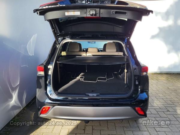 Melns Toyota Highlander 2023 Tallina, ar dzinēja tilpumu 2.49 L un nobraukumu 36 tūkst. km par 55995 €, foto 11 vietnē AUTOMOTO.COM.LV