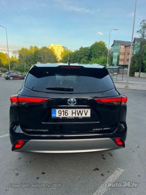 Black Toyota Highlander 2023 in Tallinn, with an engine capacity of 2.50 L and mileage of 52 thousand km for 48500 €, photo 6 on AUTOMOTO.COM.LV