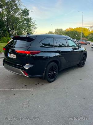 Black Toyota Highlander 2023 in Tallinn, with an engine capacity of 2.50 L and mileage of 52 thousand km for 48500 €, photo 7 on AUTOMOTO.COM.LV