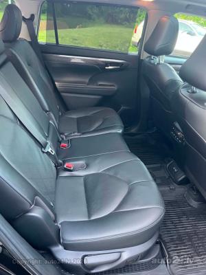 Black Toyota Highlander 2023 in Tallinn, with an engine capacity of 2.50 L and mileage of 52 thousand km for 48500 €, photo 12 on AUTOMOTO.COM.LV