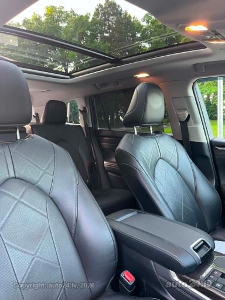 Black Toyota Highlander 2023 in Tallinn, with an engine capacity of 2.50 L and mileage of 52 thousand km for 48500 €, photo 13 on AUTOMOTO.COM.LV