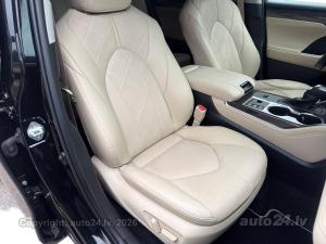 Melns Toyota Highlander 2023 Tallina, ar dzinēja tilpumu 2.49 L un nobraukumu 90 tūkst. km par 49995 €, foto 7 vietnē AUTOMOTO.COM.LV