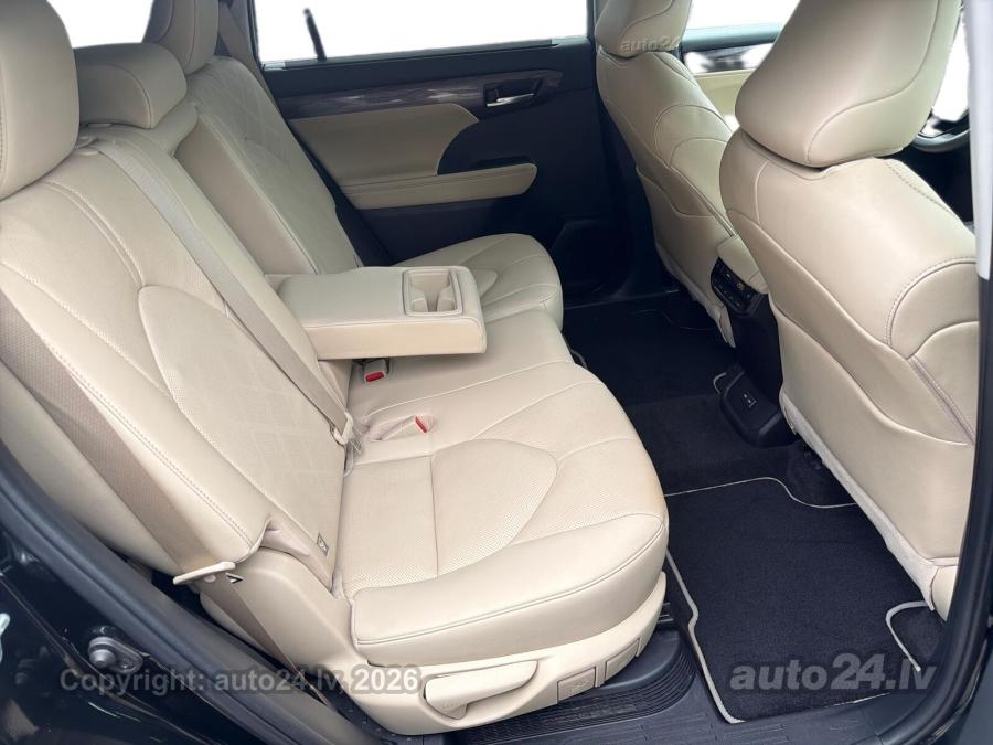 Melns Toyota Highlander 2023 Tallina, ar dzinēja tilpumu 2.49 L un nobraukumu 90 tūkst. km par 49995 €, foto 8 vietnē AUTOMOTO.COM.LV
