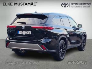 Melns Toyota Highlander 2023 Tallina, ar dzinēja tilpumu 2.49 L un nobraukumu 49 tūkst. km par 49900 €, foto 3 vietnē AUTOMOTO.COM.LV