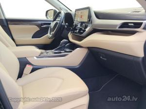 Melns Toyota Highlander 2023 Tallina, ar dzinēja tilpumu 2.49 L un nobraukumu 49 tūkst. km par 49900 €, foto 7 vietnē AUTOMOTO.COM.LV