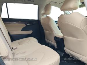 Melns Toyota Highlander 2023 Tallina, ar dzinēja tilpumu 2.49 L un nobraukumu 49 tūkst. km par 49900 €, foto 8 vietnē AUTOMOTO.COM.LV