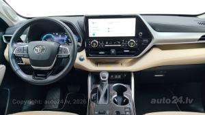 Melns Toyota Highlander 2023 Tallina, ar dzinēja tilpumu 2.49 L un nobraukumu 49 tūkst. km par 49900 €, foto 9 vietnē AUTOMOTO.COM.LV