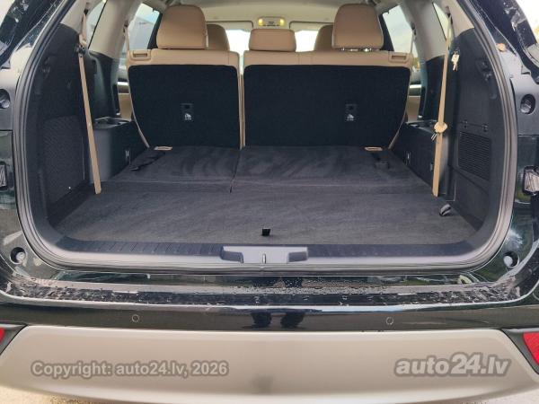 Black Toyota Highlander 2023 in Tallinn, with an engine capacity of 2.49 L and mileage of 49 thousand km for 49900 €, photo 11 on AUTOMOTO.COM.LV