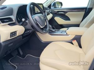 Melns Toyota Highlander 2023 Tallina, ar dzinēja tilpumu 2.49 L un nobraukumu 49 tūkst. km par 49900 €, foto 12 vietnē AUTOMOTO.COM.LV