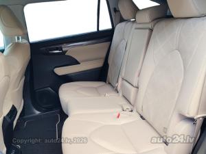 Melns Toyota Highlander 2023 Tallina, ar dzinēja tilpumu 2.49 L un nobraukumu 49 tūkst. km par 49900 €, foto 20 vietnē AUTOMOTO.COM.LV