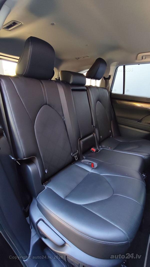 Melns Toyota Highlander 2024 Tallina, ar dzinēja tilpumu 2.49 L un nobraukumu 48 tūkst. km par 55995 €, foto 7 vietnē AUTOMOTO.COM.LV