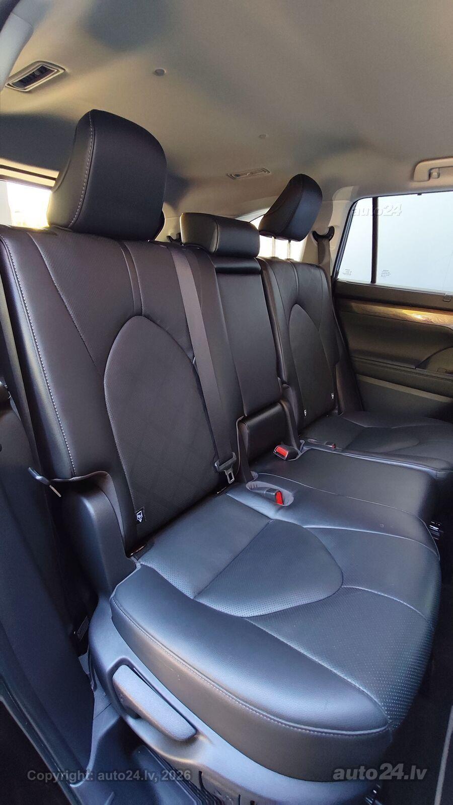 Melns Toyota Highlander 2024 Tallina, ar dzinēja tilpumu 2.49 L un nobraukumu 48 tūkst. km par 55995 €, foto 8 vietnē AUTOMOTO.COM.LV