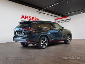 Melns Toyota Highlander 2024 Tartu, ar dzinēja tilpumu 2.50 L un nobraukumu 33 tūkst. km par 49990 €, foto 3 vietnē AUTOMOTO.COM.LV