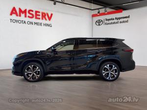 Melns Toyota Highlander 2024 Tartu, ar dzinēja tilpumu 2.50 L un nobraukumu 33 tūkst. km par 49990 €, foto 4 vietnē AUTOMOTO.COM.LV