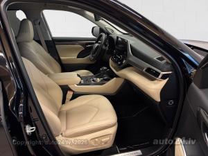 Melns Toyota Highlander 2024 Tartu, ar dzinēja tilpumu 2.50 L un nobraukumu 33 tūkst. km par 49990 €, foto 7 vietnē AUTOMOTO.COM.LV