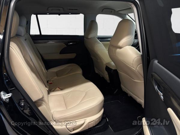 Melns Toyota Highlander 2024 Tartu, ar dzinēja tilpumu 2.50 L un nobraukumu 33 tūkst. km par 49990 €, foto 8 vietnē AUTOMOTO.COM.LV