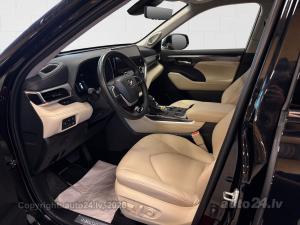 Melns Toyota Highlander 2024 Tartu, ar dzinēja tilpumu 2.50 L un nobraukumu 33 tūkst. km par 49990 €, foto 12 vietnē AUTOMOTO.COM.LV