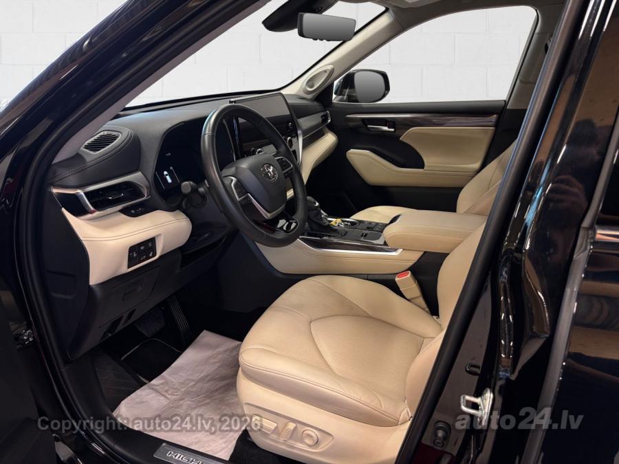 Melns Toyota Highlander 2024 Tartu, ar dzinēja tilpumu 2.50 L un nobraukumu 33 tūkst. km par 49990 €, foto 12 vietnē AUTOMOTO.COM.LV