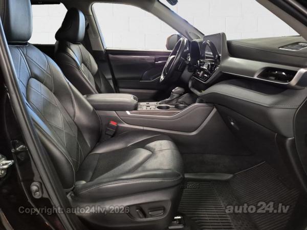 Toyota Highlander 2024 in Tallinn on AUTOMOTO.COM.LV Black Toyota Highlander 2024 in Tallinn, with an engine capacity of 2.50 L and mileage of 88 thousand km for 47990 €, photo 7 on AUTOMOTO.COM.LV