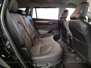 Black Toyota Highlander 2024 in Tallinn, with an engine capacity of 2.50 L and mileage of 88 thousand km for 47990 €, photo 8 on AUTOMOTO.COM.LV