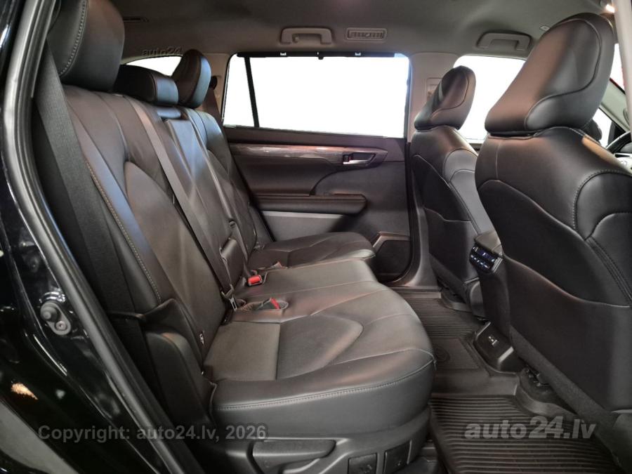 Black Toyota Highlander 2024 in Tallinn, with an engine capacity of 2.50 L and mileage of 88 thousand km for 47990 €, photo 8 on AUTOMOTO.COM.LV
