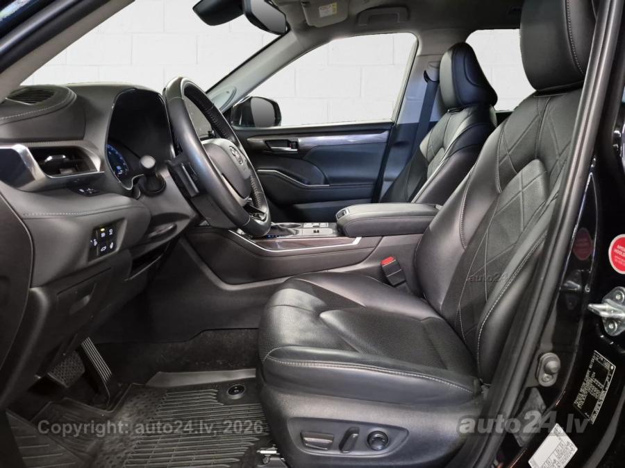 Black Toyota Highlander 2024 in Tallinn, with an engine capacity of 2.50 L and mileage of 88 thousand km for 47990 €, photo 12 on AUTOMOTO.COM.LV