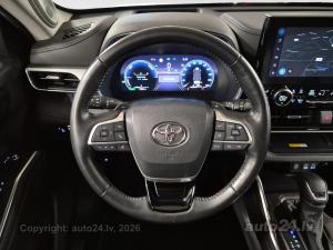Black Toyota Highlander 2024 in Tallinn, with an engine capacity of 2.50 L and mileage of 88 thousand km for 47990 €, photo 13 on AUTOMOTO.COM.LV
