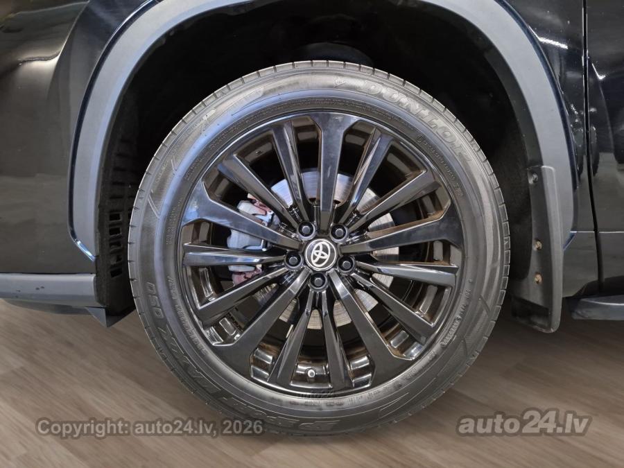 Black Toyota Highlander 2024 in Tallinn, with an engine capacity of 2.50 L and mileage of 88 thousand km for 47990 €, photo 16 on AUTOMOTO.COM.LV