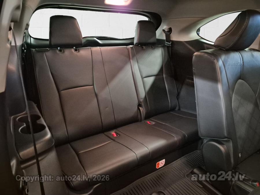 Black Toyota Highlander 2024 in Tallinn, with an engine capacity of 2.50 L and mileage of 88 thousand km for 47990 €, photo 17 on AUTOMOTO.COM.LV