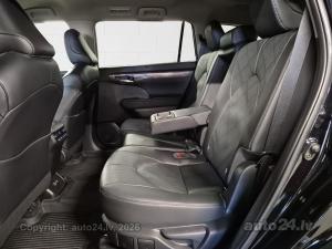 Black Toyota Highlander 2024 in Tallinn, with an engine capacity of 2.50 L and mileage of 88 thousand km for 47990 €, photo 20 on AUTOMOTO.COM.LV