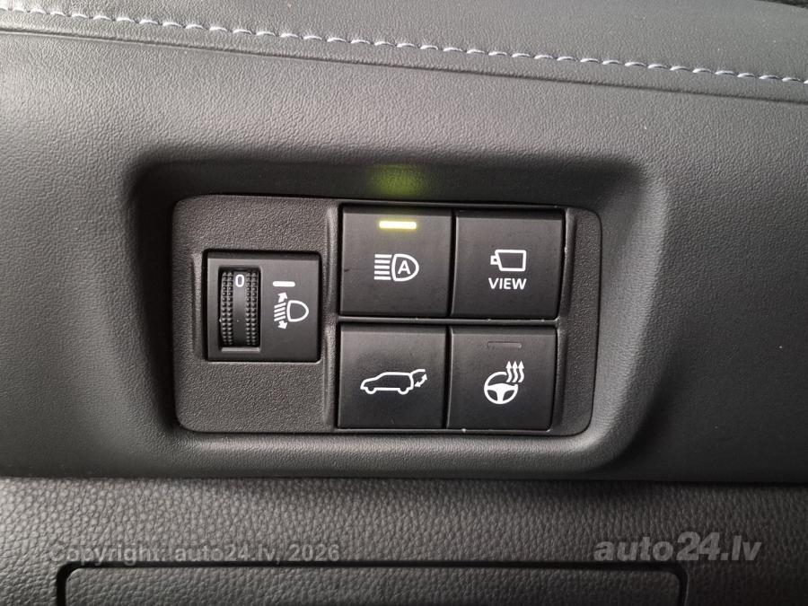 Black Toyota Highlander 2024 in Tallinn, with an engine capacity of 2.50 L and mileage of 88 thousand km for 47990 €, photo 23 on AUTOMOTO.COM.LV