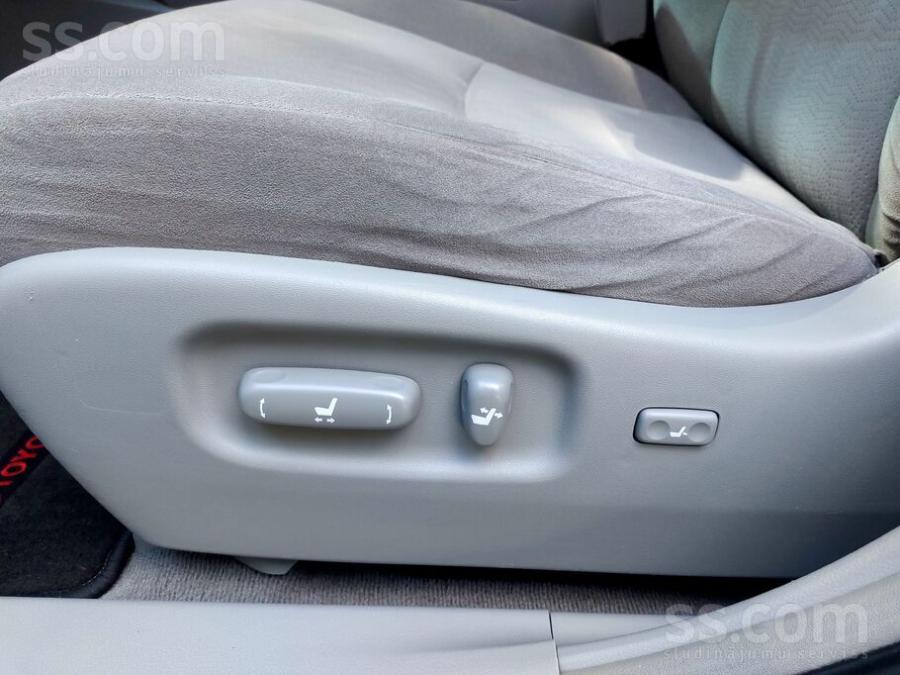 Zils Toyota Highlander 2008 Rīga, ar dzinēja tilpumu 3.30 L un nobraukumu 200 tūkst. km par 5990 €, foto 18 vietnē AUTOMOTO.COM.LV