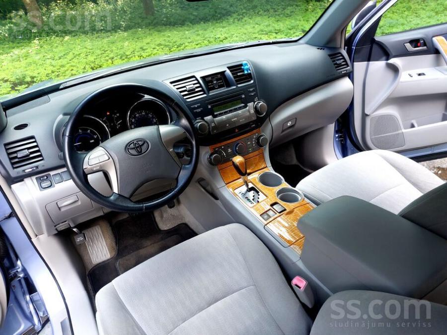 Zils Toyota Highlander 2008 Rīga, ar dzinēja tilpumu 3.30 L un nobraukumu 200 tūkst. km par 5990 €, foto 24 vietnē AUTOMOTO.COM.LV