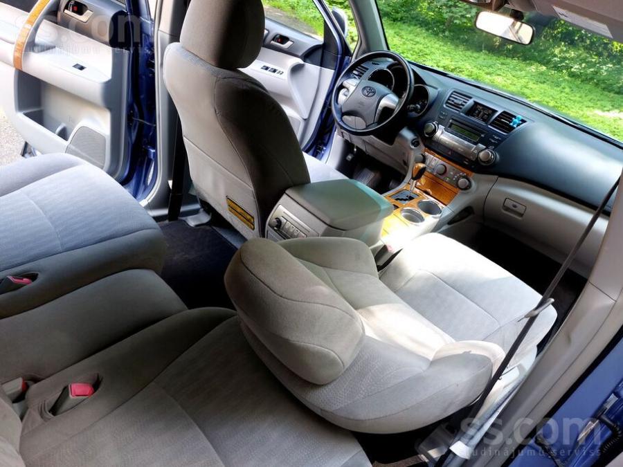 Zils Toyota Highlander 2008 Rīga, ar dzinēja tilpumu 3.30 L un nobraukumu 200 tūkst. km par 5990 €, foto 30 vietnē AUTOMOTO.COM.LV