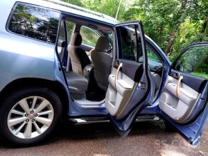 Zils Toyota Highlander 2008 Rīga, ar dzinēja tilpumu 3.30 L un nobraukumu 200 tūkst. km par 5990 €, foto 35 vietnē AUTOMOTO.COM.LV
