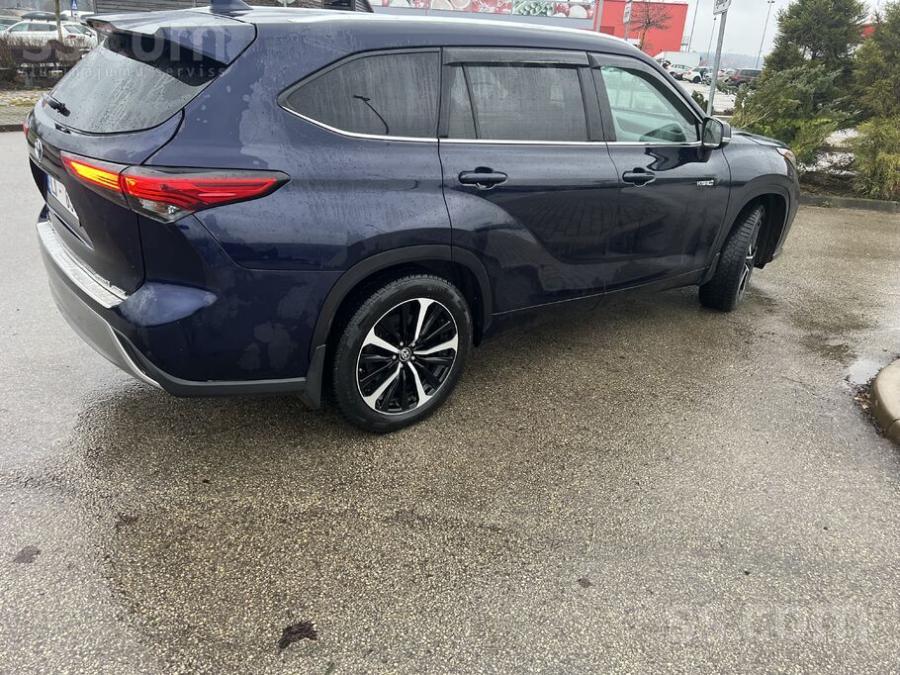 Blue Toyota Highlander 2021 in Ogre, with an engine capacity of 2.50 L and mileage of 67 thousand km for 49990 €, photo 7 on AUTOMOTO.COM.LV