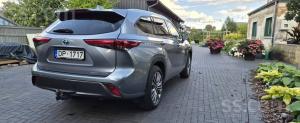 Zils Toyota Highlander 2021 Bauska, ar dzinēja tilpumu 2.50 L un nobraukumu 130 tūkst. km par 36900 €, foto 3 vietnē AUTOMOTO.COM.LV