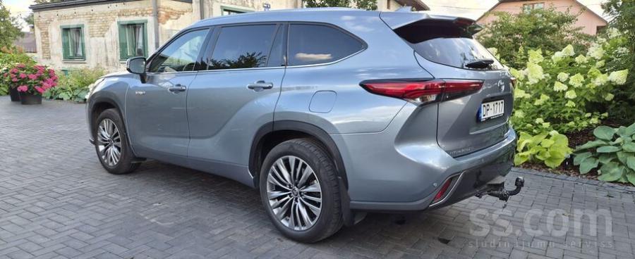 Zils Toyota Highlander 2021 Bauska, ar dzinēja tilpumu 2.50 L un nobraukumu 130 tūkst. km par 36900 €, foto 4 vietnē AUTOMOTO.COM.LV