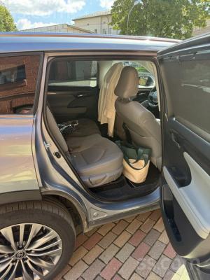 Zils Toyota Highlander 2021 Bauska, ar dzinēja tilpumu 2.50 L un nobraukumu 130 tūkst. km par 36900 €, foto 12 vietnē AUTOMOTO.COM.LV