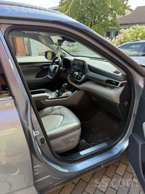 Zils Toyota Highlander 2021 Bauska, ar dzinēja tilpumu 2.50 L un nobraukumu 130 tūkst. km par 36900 €, foto 13 vietnē AUTOMOTO.COM.LV