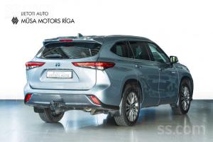Zils Toyota Highlander 2021 Rīga, ar dzinēja tilpumu 2.50 L un nobraukumu 132 tūkst. km par 32500 €, foto 3 vietnē AUTOMOTO.COM.LV