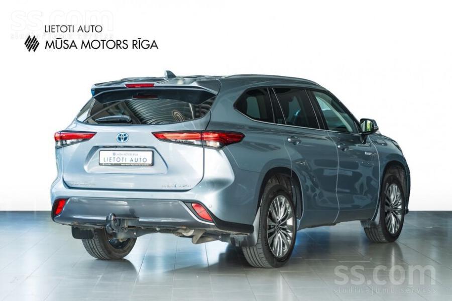 Zils Toyota Highlander 2021 Rīga, ar dzinēja tilpumu 2.50 L un nobraukumu 132 tūkst. km par 32500 €, foto 3 vietnē AUTOMOTO.COM.LV