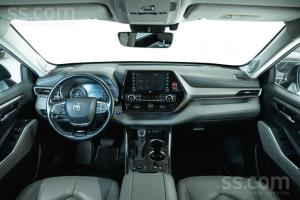 Zils Toyota Highlander 2021 Rīga, ar dzinēja tilpumu 2.50 L un nobraukumu 132 tūkst. km par 32500 €, foto 5 vietnē AUTOMOTO.COM.LV
