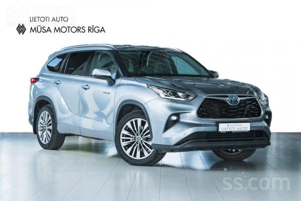 Blue Toyota Highlander 2021 in Riga, with an engine capacity of 2.50 L and mileage of 132 thousand km for 32500 €, photo 8 on AUTOMOTO.COM.LV