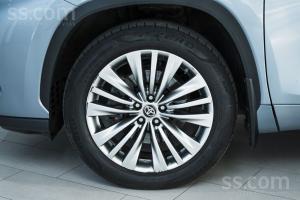 Zils Toyota Highlander 2021 Rīga, ar dzinēja tilpumu 2.50 L un nobraukumu 132 tūkst. km par 32500 €, foto 10 vietnē AUTOMOTO.COM.LV