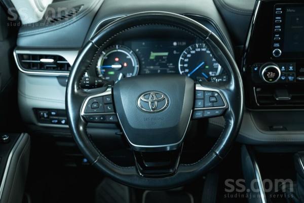 Blue Toyota Highlander 2021 in Riga, with an engine capacity of 2.50 L and mileage of 132 thousand km for 32500 €, photo 11 on AUTOMOTO.COM.LV