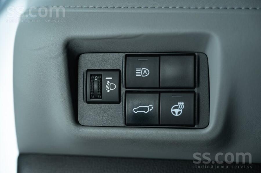 Zils Toyota Highlander 2021 Rīga, ar dzinēja tilpumu 2.50 L un nobraukumu 132 tūkst. km par 32500 €, foto 16 vietnē AUTOMOTO.COM.LV