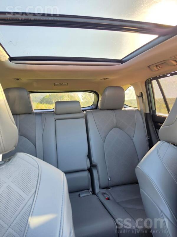 Blue Toyota Highlander 2021 in Riga, with an engine capacity of 2.50 L and mileage of 115 thousand km for 37500 €, photo 9 on AUTOMOTO.COM.LV